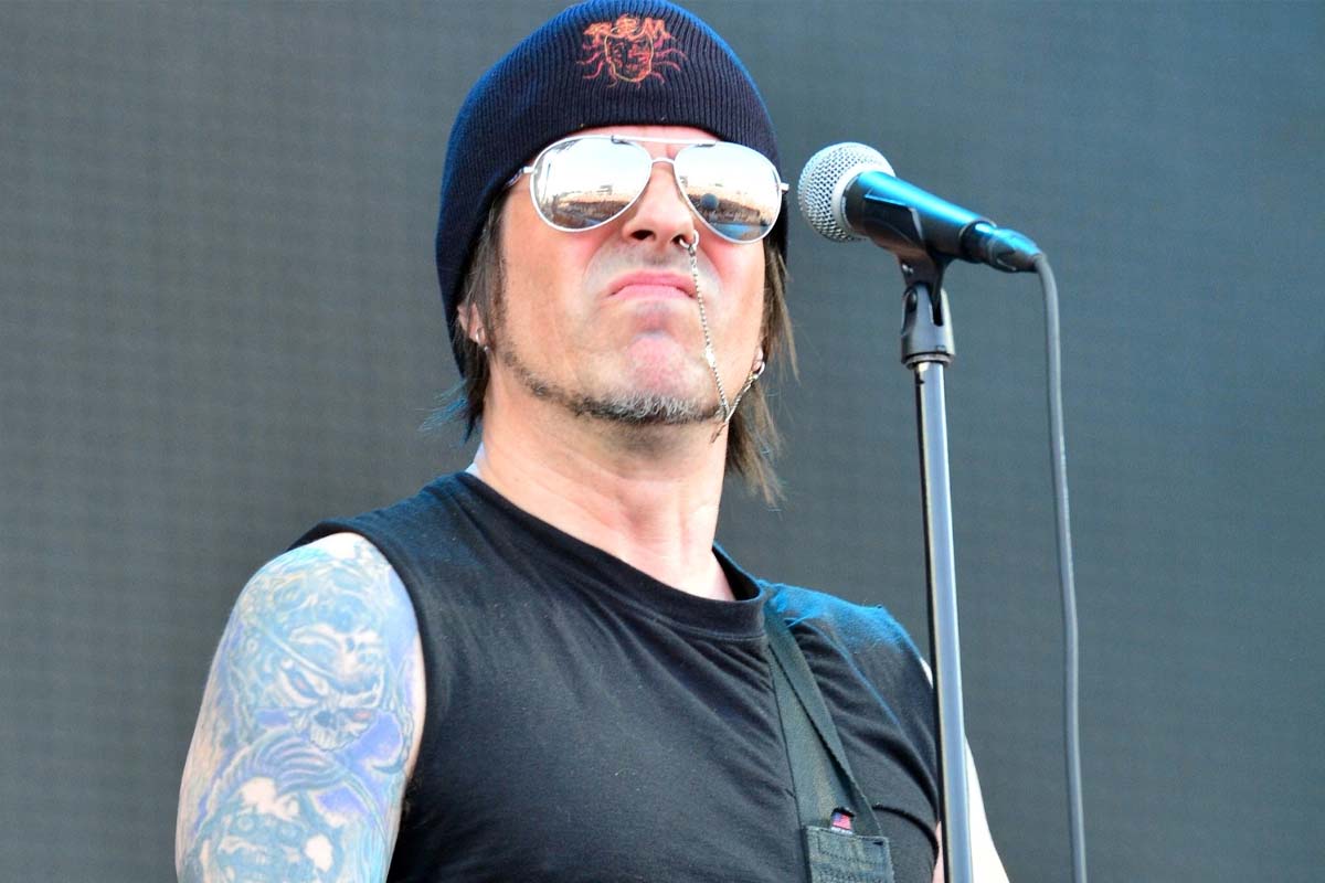 Rachel Bolan Recalls The 'Beginning Of The End' For Skid Row