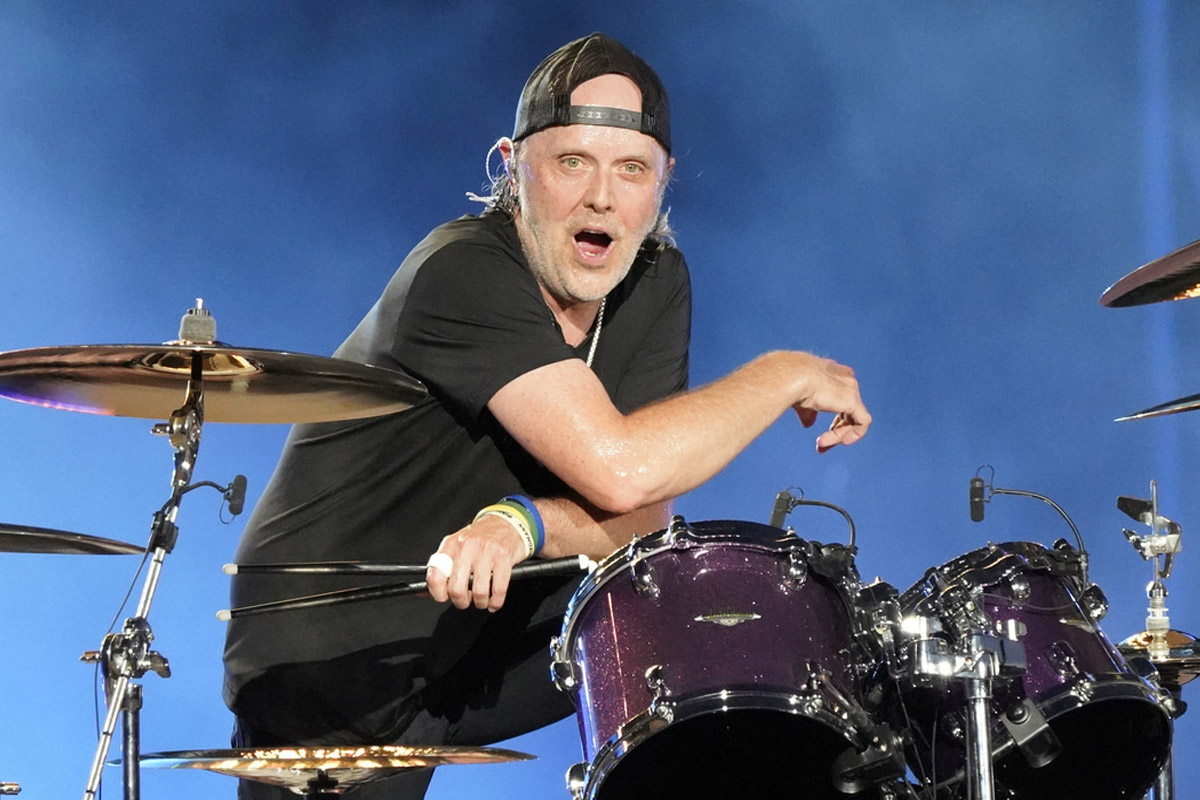 Fans React To Lars Ulrich Spitting On Audience During Concert